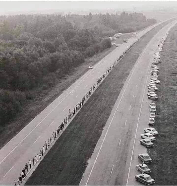 human chain | be you.